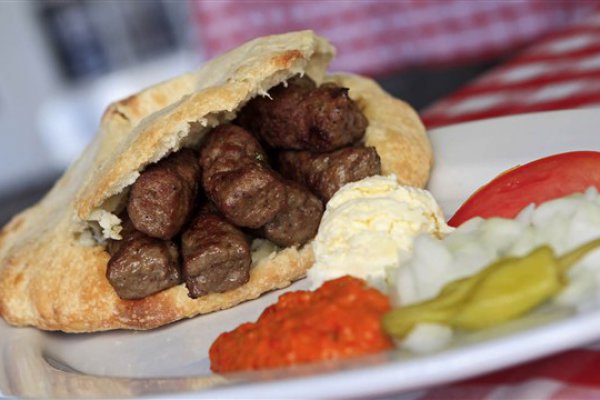 Bosanski ćevapi oduševili i Jamiea Olivera: Ovo je novi hit u svijetu ...