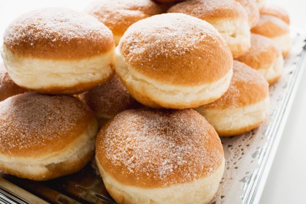 RECEPT ZA KROFNE NA KOJIMA BI VAM I PEKARI POZAVIDJELI: Mekane, sočne i vazdušaste (RECEPT ...