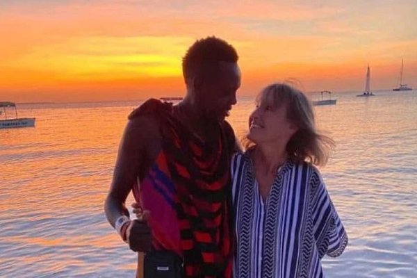 Udala se za 30 godina mlađeg pripadnika afričkog plemena: Kuhaju na ...