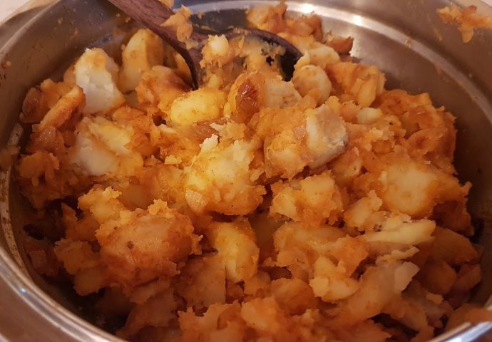 KAKO SE PRAVI RESTOVANI KROMPIR: Na trpezi u Jugoslaviji je bio često ...